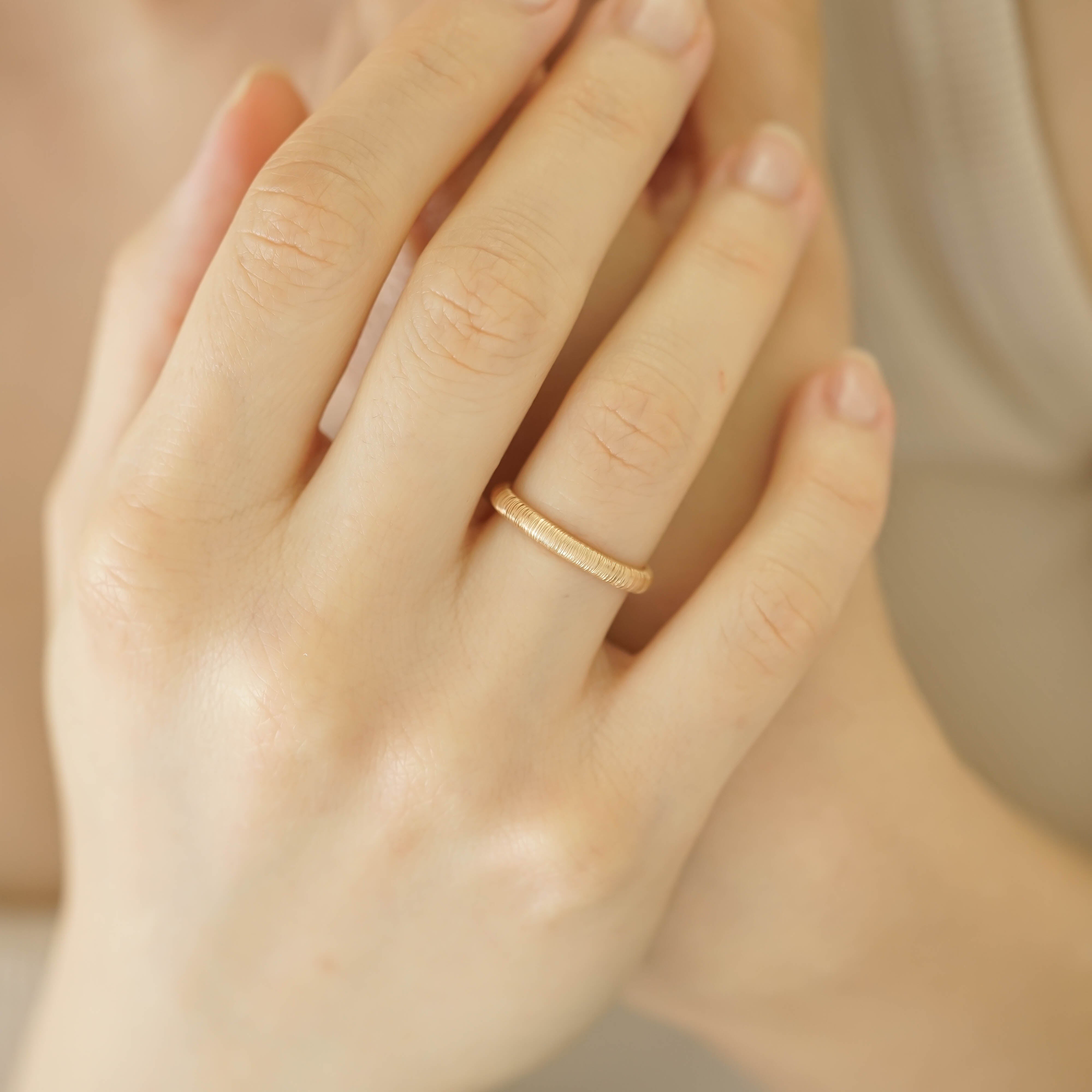 İNCE DOKULU KADIN ALYANS – Burcu Okut Jewellery